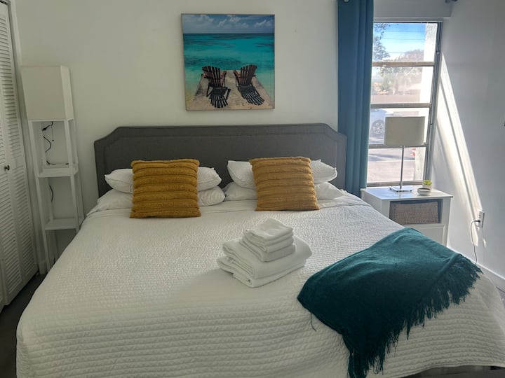 Siesta Key Walk To Beach Condo - Siesta Key, FL