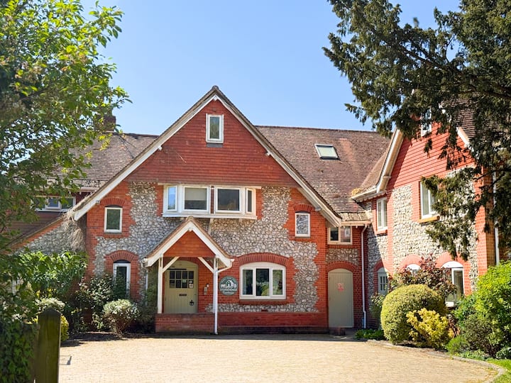 Stonehenge Farmhouse - Cholderton Rare Breeds Farm - Amesbury