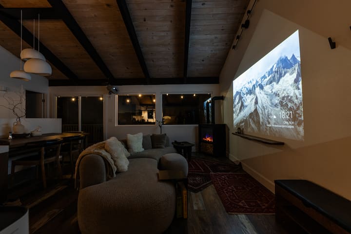 Luxury Cabin W/2 Projectors + Hut Tub – 5 Min Lake - Lake Gregory Regional Park, CA