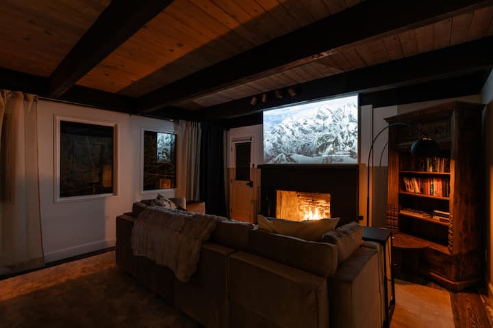 Brand New - Mountain Cabin / 2 Projectors +Jacuzzi - Lake Gregory Regional Park, CA