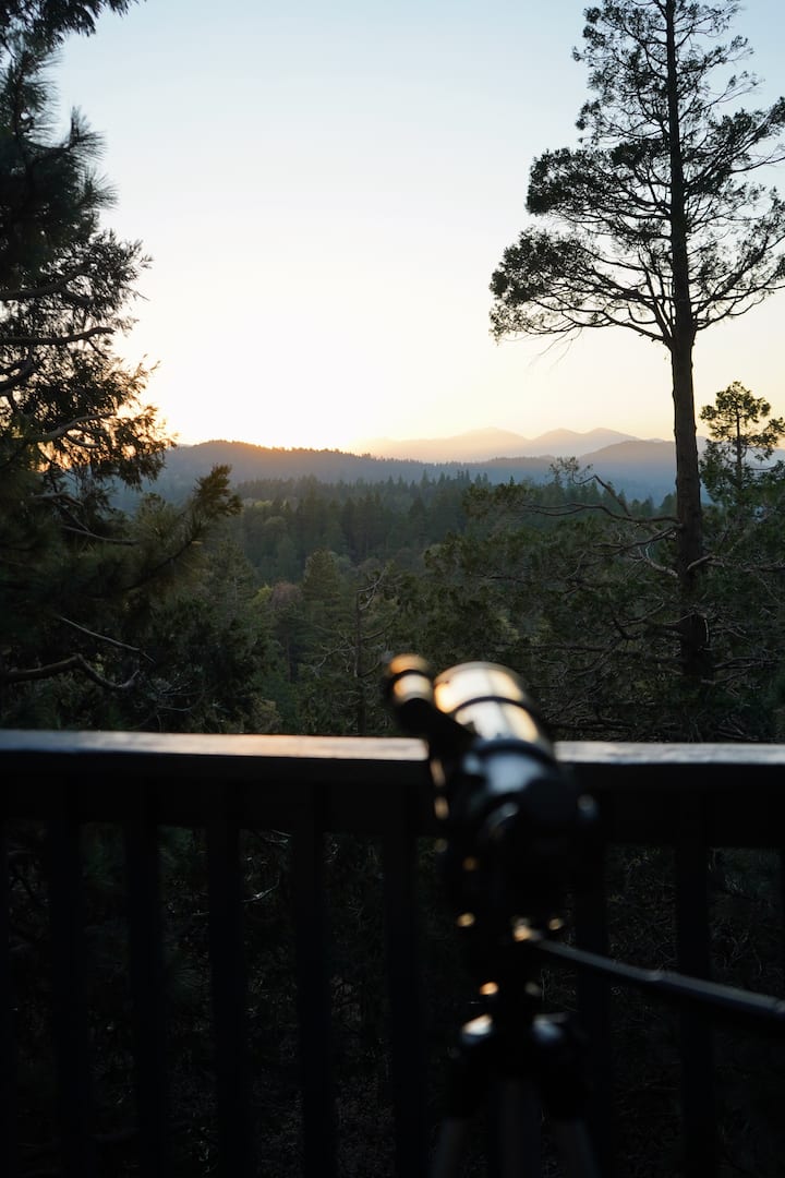 Brand New Cabin – 2 Projectors, Jacuzzi & Bbq - Crestline, CA