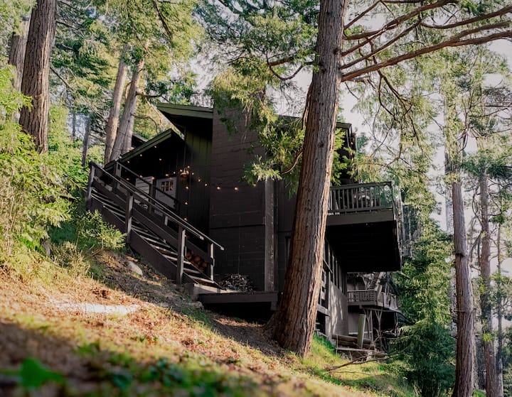 Luxury Cabin W/2 Projectors + Hot Tub – 5 Min Lake - Silverwood Lake State Recreation Area, Hesperia