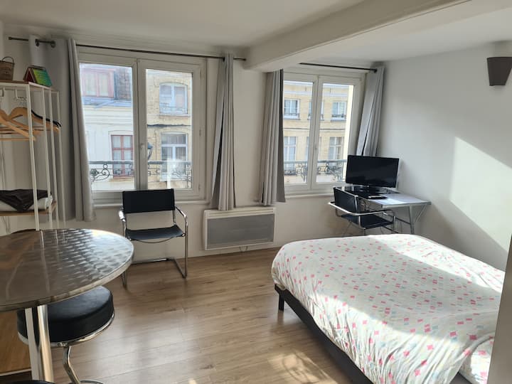 2  / Studio Centre Ville De St Omer  Plein Sud ! - Saint-Omer