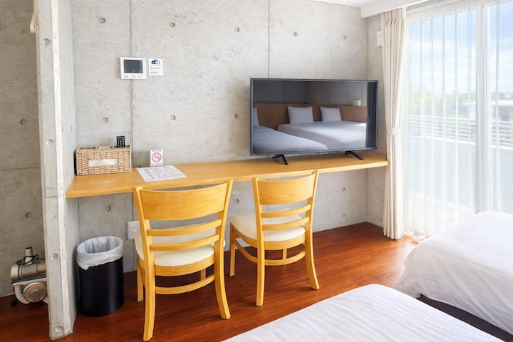 15 Min To Junglia Okinawa ｜Kitchen｜twin Room - Nago