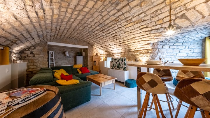 La Grotte Bourguignonne, Terrasse Extérieure - Dijon