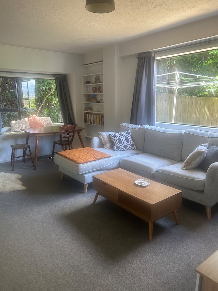 Compact Urban Hideaway With Offstreet Parking - New Zealand