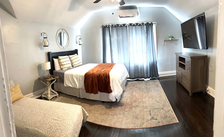 * 5 Star Spacious Two Bedrooms* - Birmingham, AL