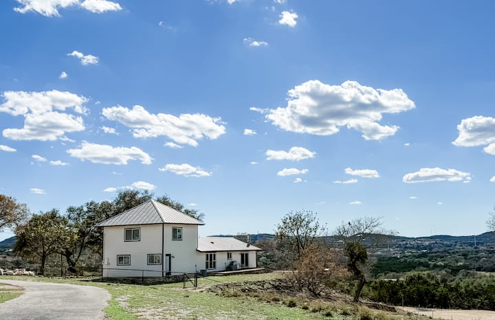 Hilltop Haven I Cuddle Mini Goats & Horses I Views - Boerne, TX