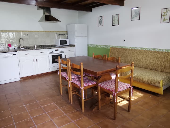 Casa Rural ( La Casa Roja) - Salas