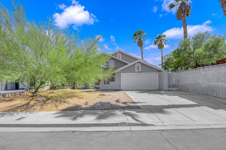 2700sf Sweet Home|pooltable|kingbed|heart Of Vegas - Las Vegas, NV