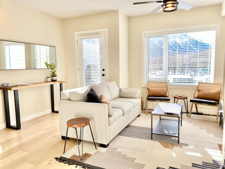 ⛰Stay Canmore: Modern 2br/2.5bth Townhouse. - Canmore