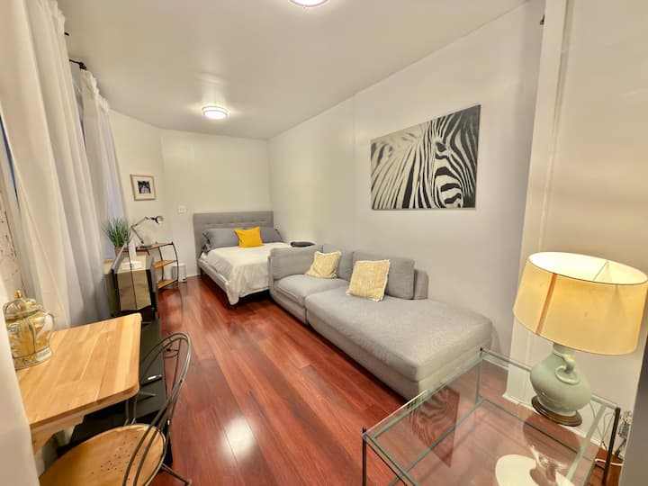 Amazing Location, Studio, One Floor Up. Brand New. - New York