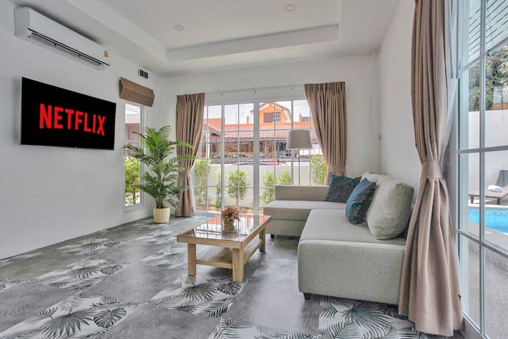 Luxury Pool Villa Pattaya Center C3- 3 Br Netflix - Pattaya City