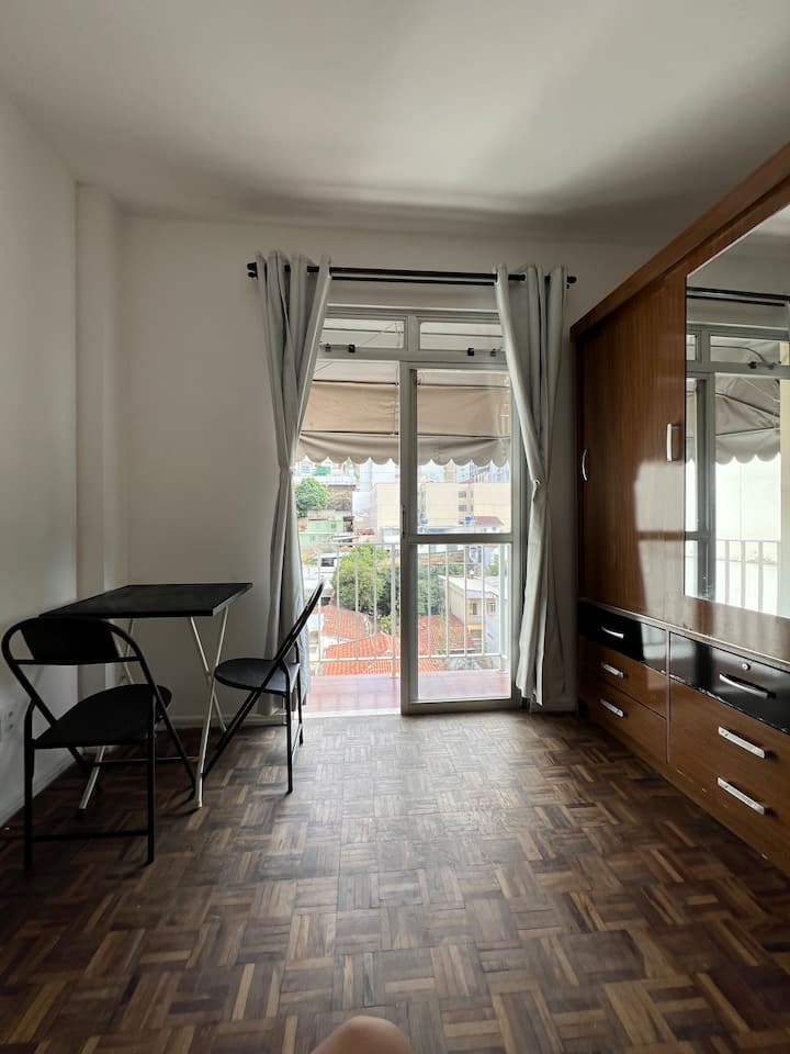 Kitnet Bairro São Mateus - Próximo à Praça - Juiz de Fora