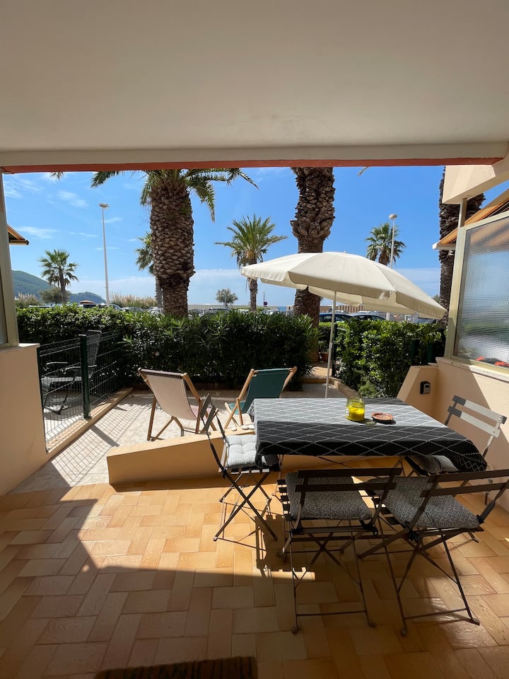 Grand Studio Vue Mer  - Terrasse & Parking Privé - Saint-Cyr-sur-Mer