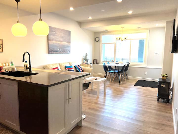 ★ Walk-out Guest Suite: 8min To West Edmonton Mall - Edmonton