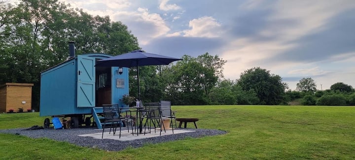 Rustic Shepherd’s Hut For Two Guests Dog Friendly - Carmarthenshire