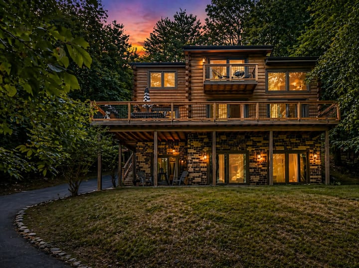 Epic Mtn Getaway | Log Cabin W/hottub Near Slopes - Shenandoah, VA