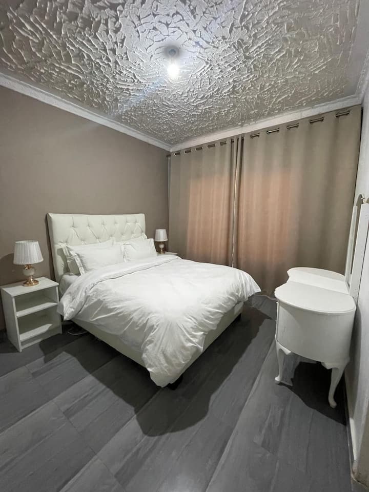 Ryan's Guest House,
Shawasha Hills- One Bedroom - Zimbabwe