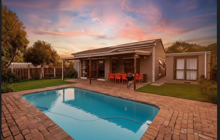 Relaxed Poolside Escape•near Beaches & Wine Farms - Western Cape