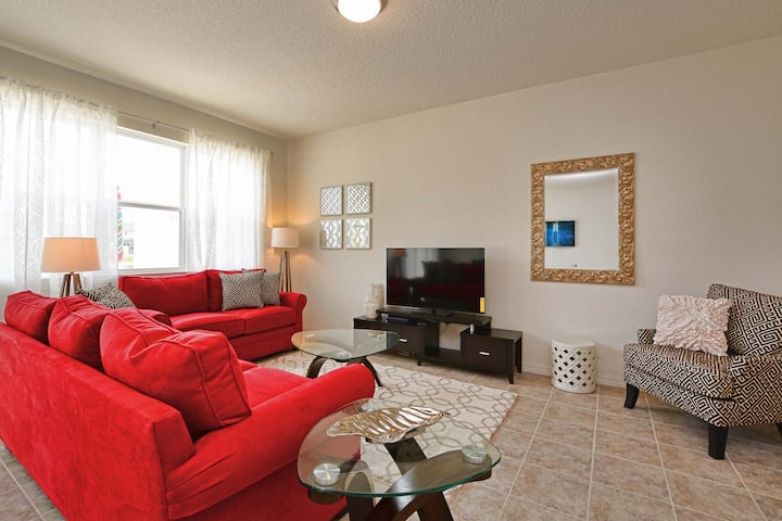 Beautiful Townhome With Lakeview!  Community Pool, Free Wifi, Modern, Great Location!! - Florida