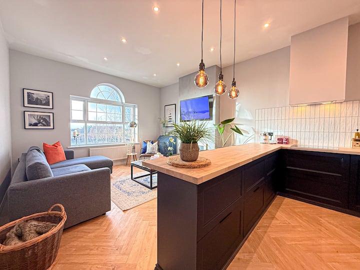 Mid-century Apartment, Near The Quays & Docks - Gloucestershire