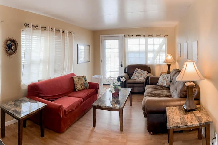 Charming 1br Waterview | Pool | Hot Tub - Port Isabel, TX
