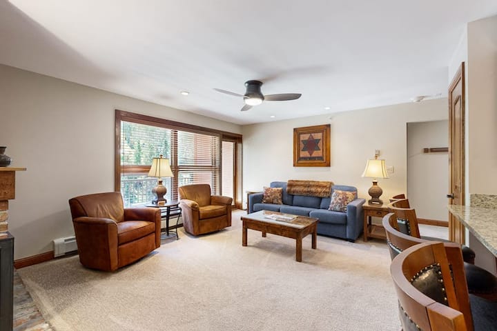 Lion Square Lodge South 470: 1br Ski In/out - Vail, CO