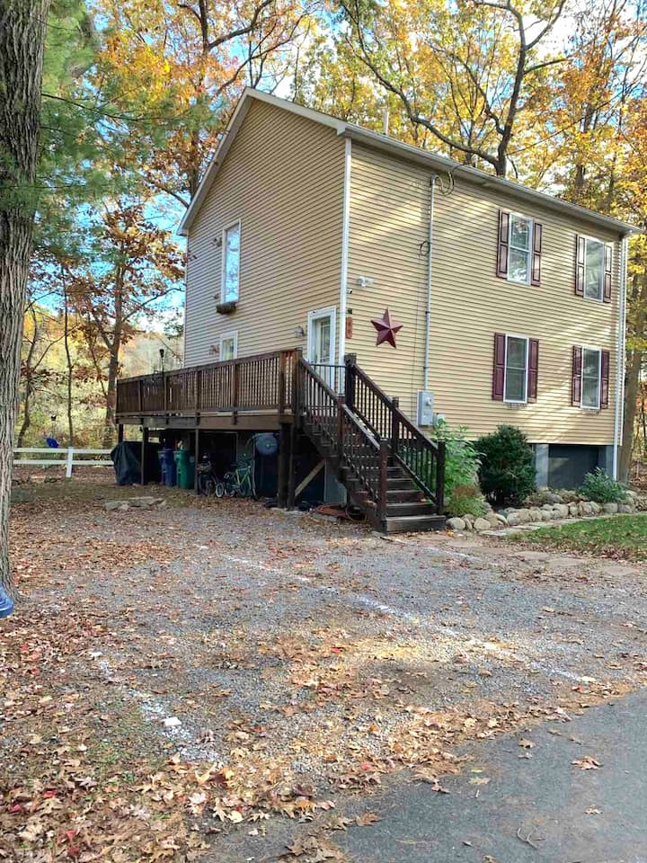 Private 3 Br, 1 Bath, Wi-fi, A/c, & 4 Car Parking - Chelmsford, MA