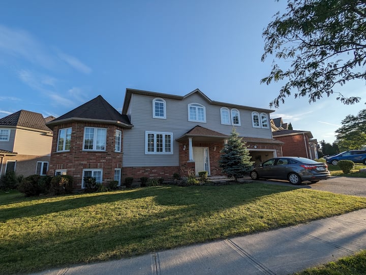 Maison De Vacances De Luxe De 5 Chambres Près De La Promenade - Waterloo, Ontàrio, Canadà