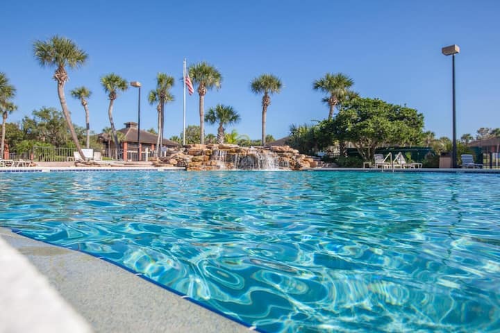 4 Modish Units W/ Kitchen, Near Palm Coast Marina! - Palm Coast, FL