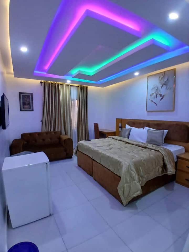 Single Rooms And Apartments - Lagos