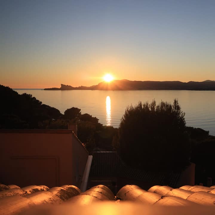 Vue Mer D'exception· Plage à Pied · Piscine · Clim - ibis budget Saint Cyr sur Mer La Ciotat