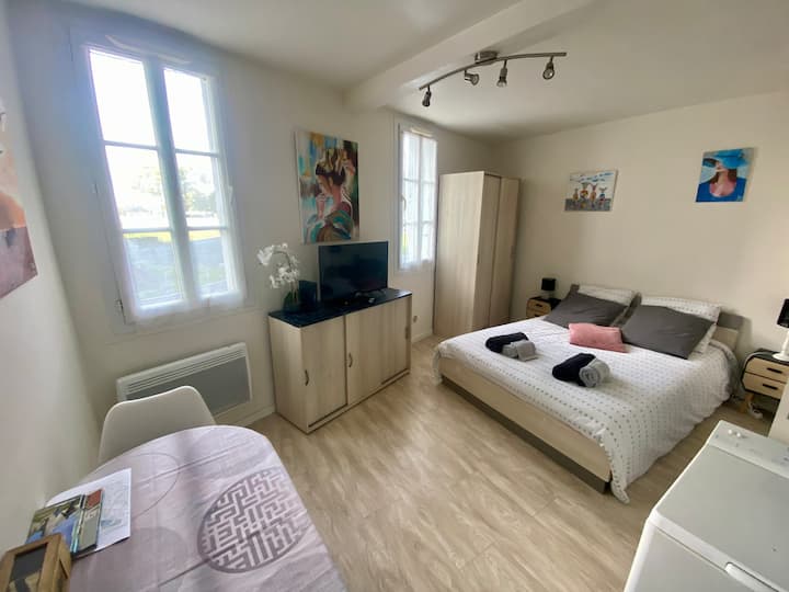 Studio-meublé 2 éToiles-patio Vélo Sécurisé-centre - Rochefort, France
