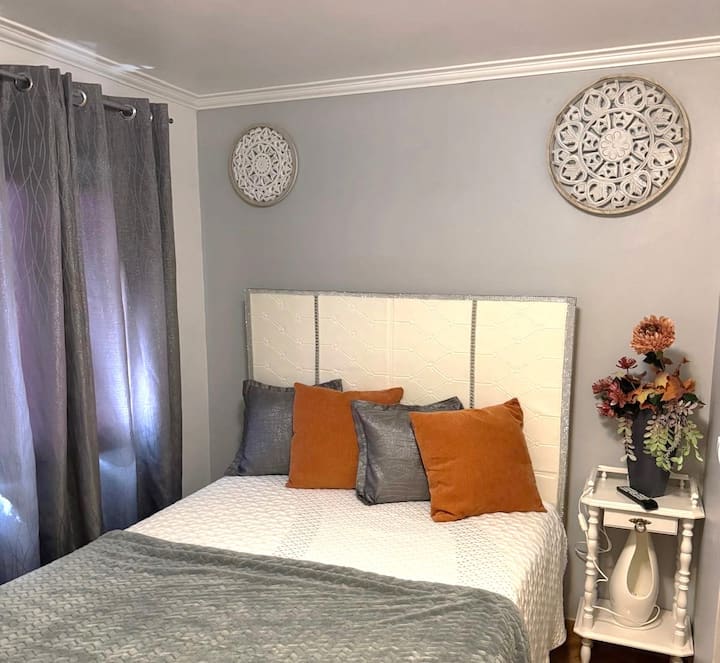 Quarto Privado (C/wc E Entrada Privada) + Terraço - Nazaré