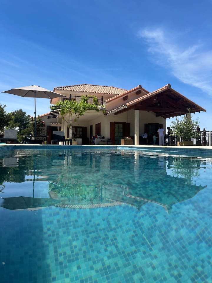 Haut De Villa Style Méditerranéenne Avec Piscine - Marseille