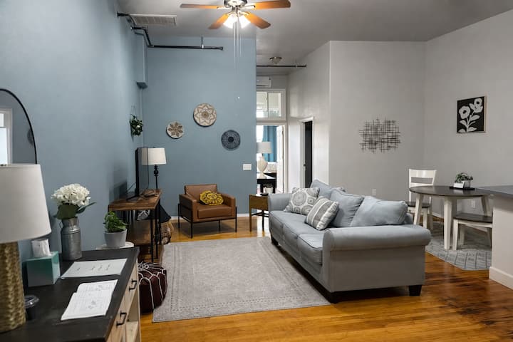 *Cozy Downtown Stay* (Private Apt. Self Check-in) - Pendleton, OR