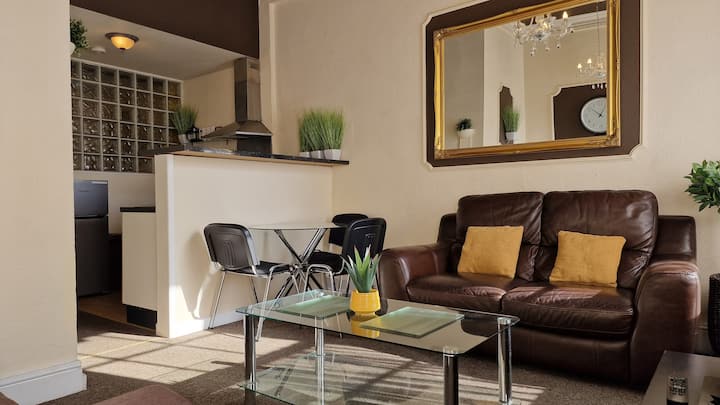 (1) Bs2 Central Flat: Sleeps 3+1. Parking - Bristol