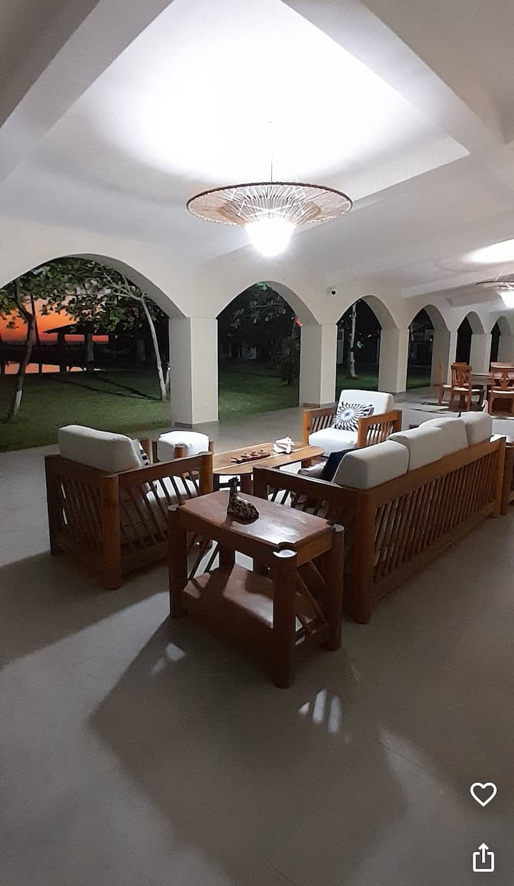 Casablanca - Frente Al Mar- 16 Personas- 5 Hab. - El Salvador