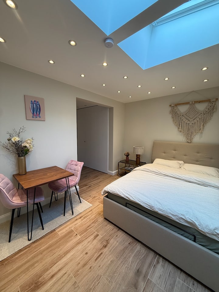 Cozy Studio Near Stadium & Arena - Hamburg