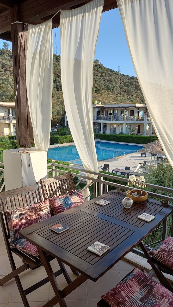 Bodrum Güllük'te Havuzlu Sitede Eşyalı 1+1 Yazlık - Milas