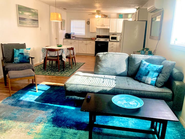 Aqua Bungalow - One Mile From Cove Harbor - Rockport, TX