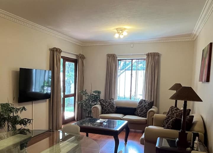 Sandton Executive Apartment With Private Garden - Sandton