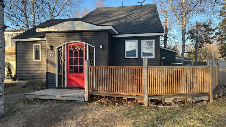 The Villa - 2-3 Minute Walk To The Beach! - Shediac