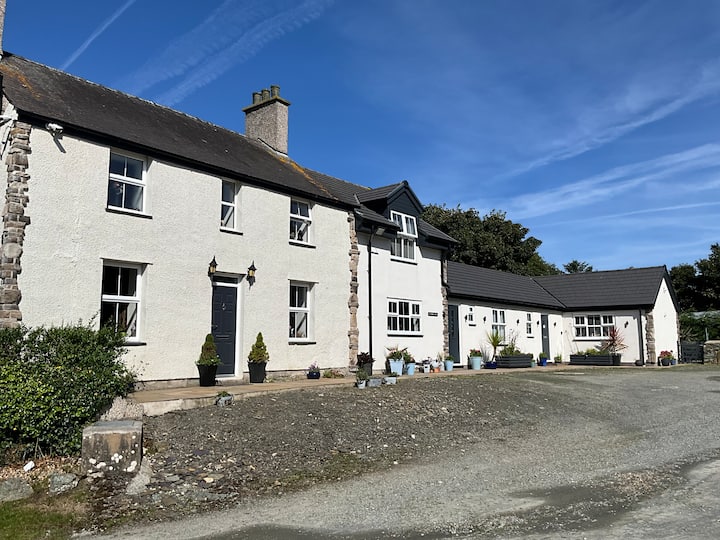 Superb Location - 'The Annexe' - At Ty Moel Isaf - Anglesey