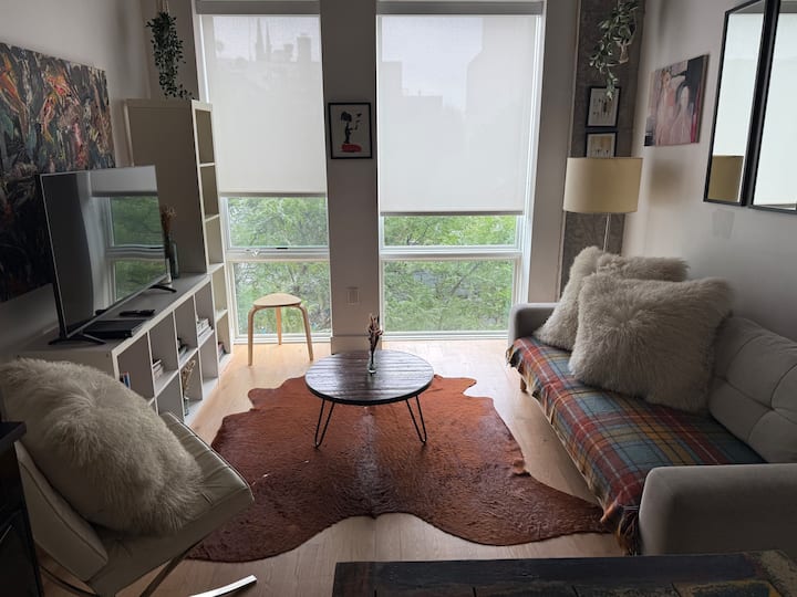 Artistic Modern One Bedroom With Natural Light. - New York City