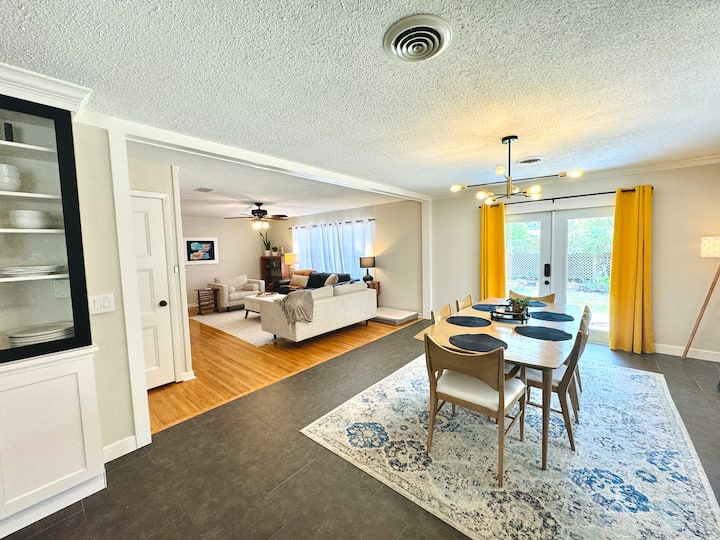 Stylish Upmarket Residential Home - DeLand, FL