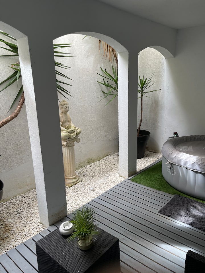 Appartement 40 M2
Avec Son Patio Jacuzzi - Agde