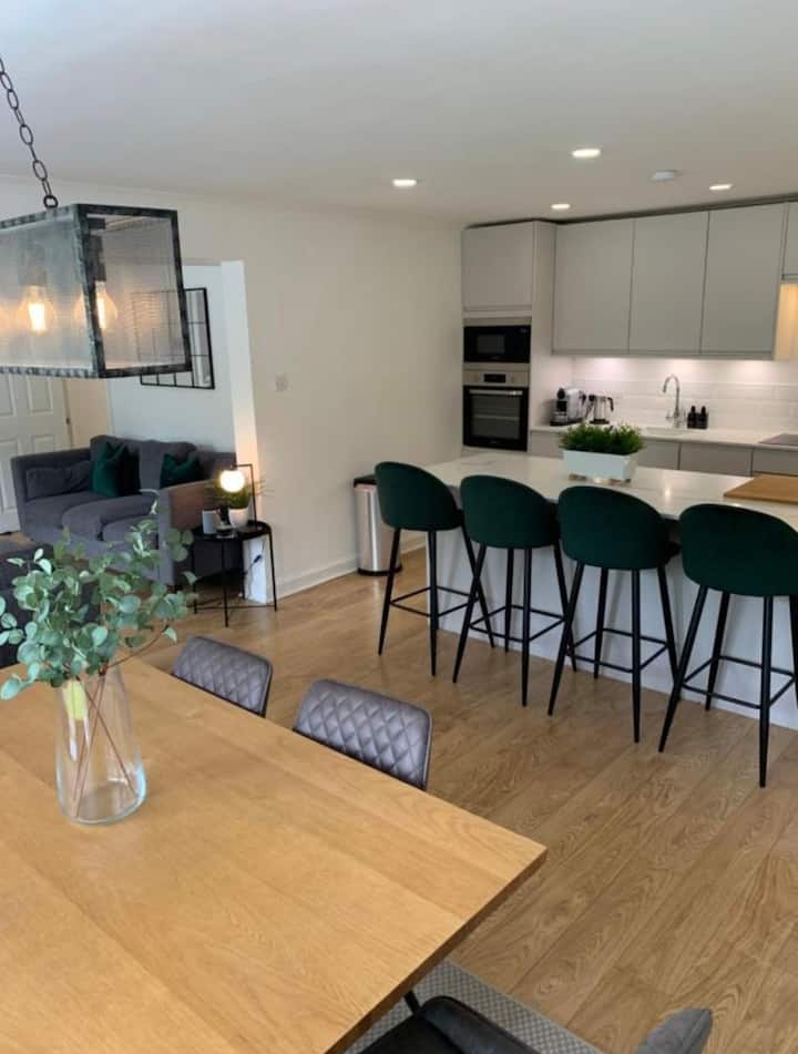 Lux 2 Bed Ground Floor Apartment - Edinburgh