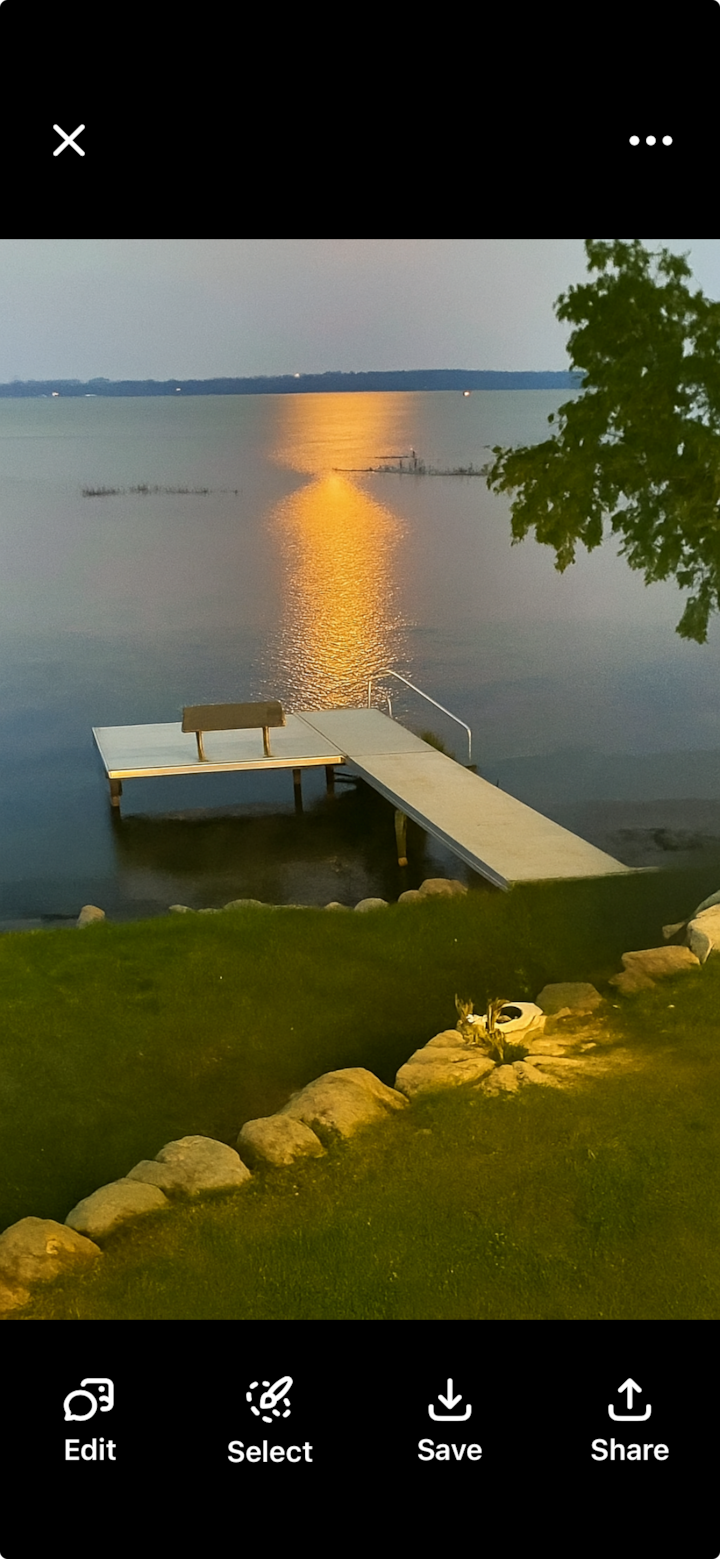 Water’s Edge: A Premium Bayfront Stay - Michigan